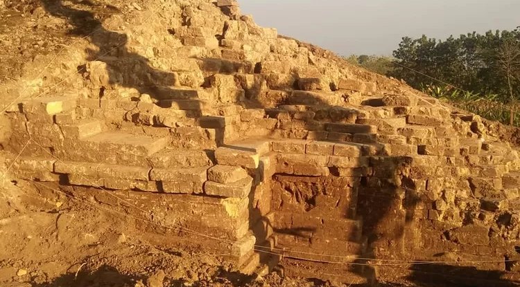 Candi Pataan Lamongan: Lokasi Raja Airlangga Menepi Usai Peristiwa Maha ...